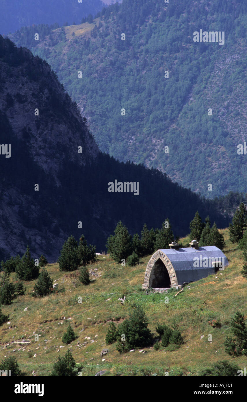 Quillon hi-res stock photography and images - Alamy