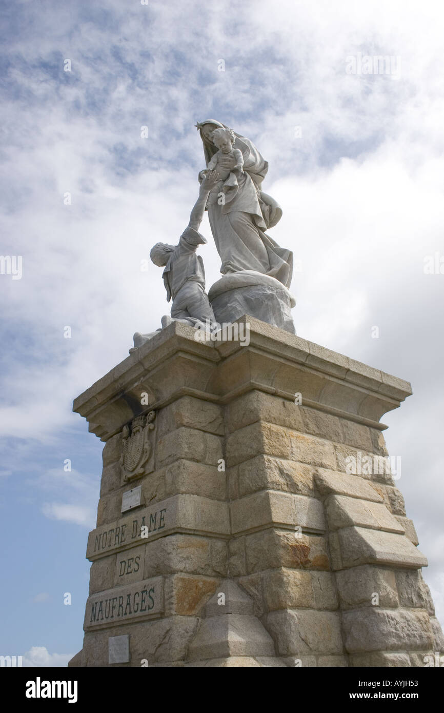 Shipwrecked statue hi-res stock photography and images - Alamy