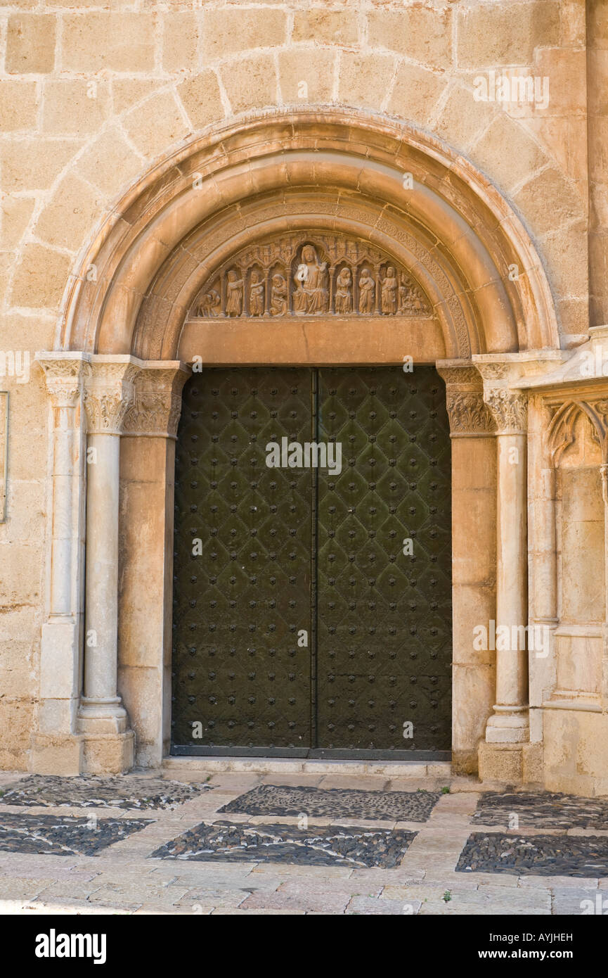 Romanesque entrance door hi-res stock photography and images - Alamy