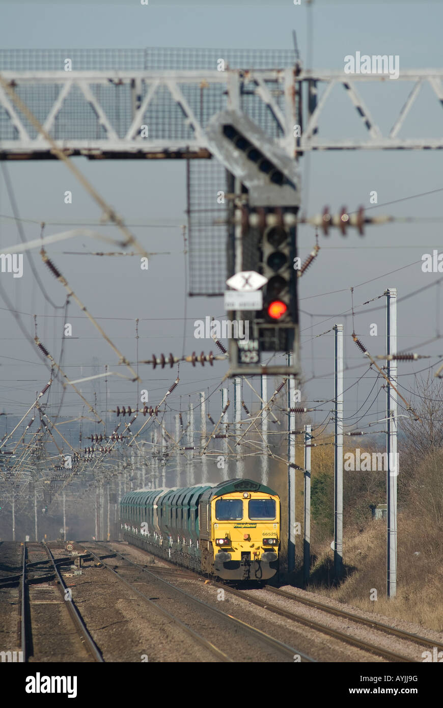 Freightliner class 66 freight train hauling wagons through the uk Stock ...