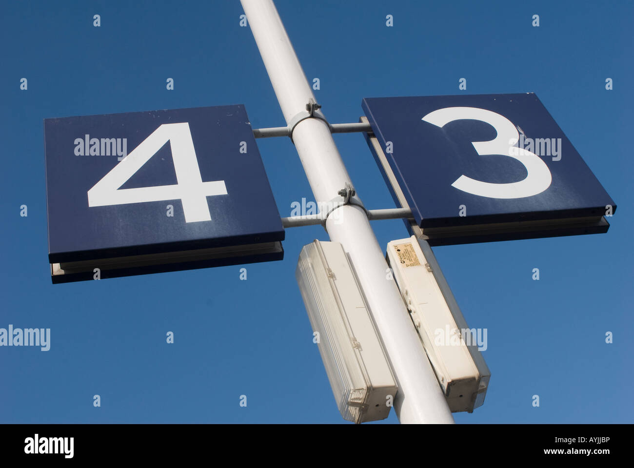 platform signs at a railway station in the uk Stock Photo - Alamy