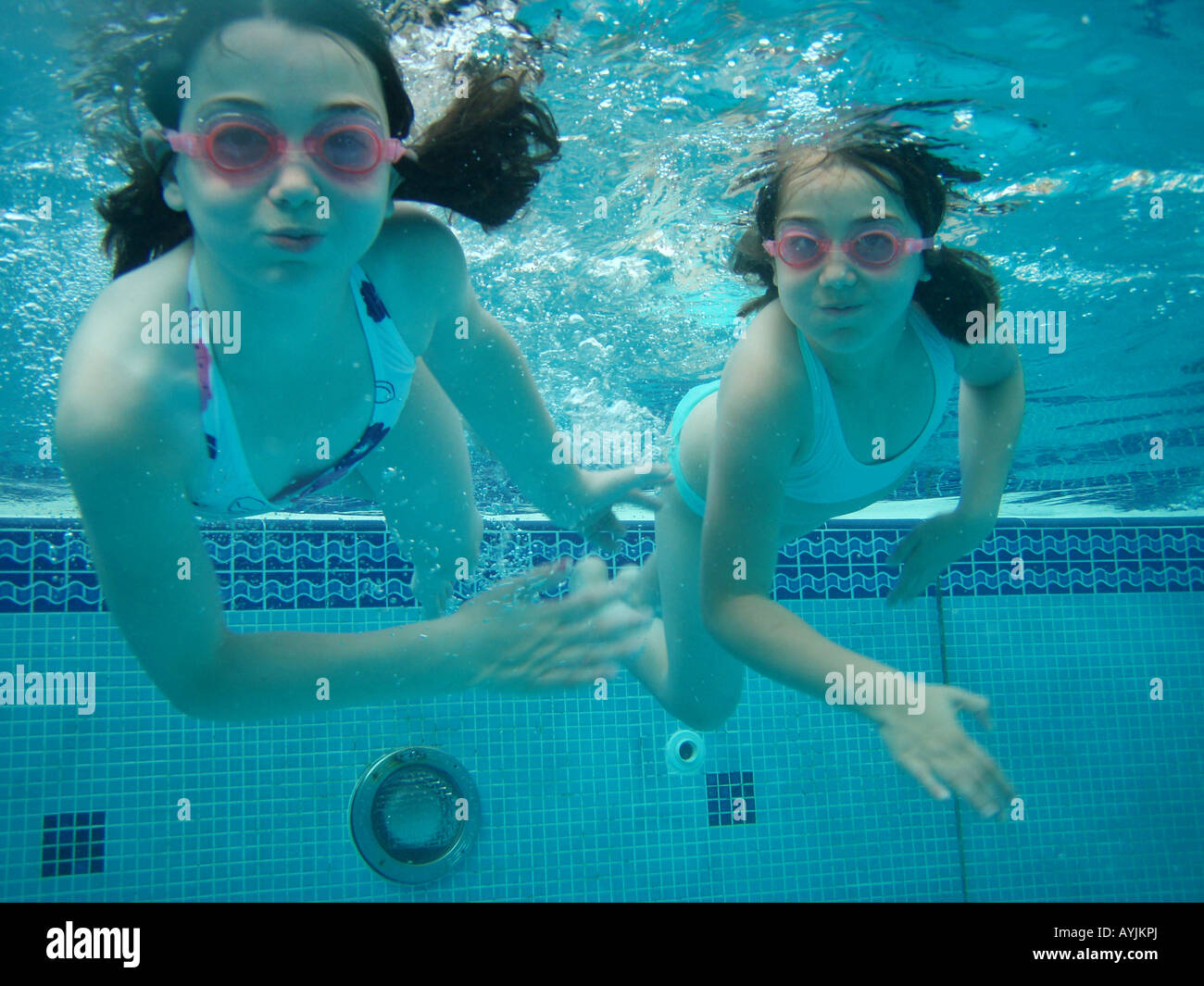 Two girls swimming hi-res stock photography and images - Alamy Two girls swimming hi-res stock photography and images - Alamy