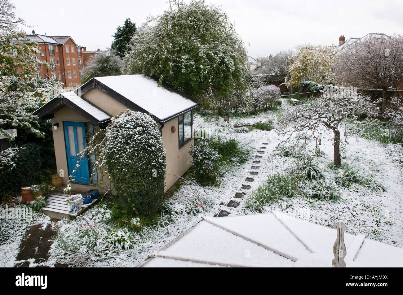 Back garden hi-res stock photography and images - Alamy