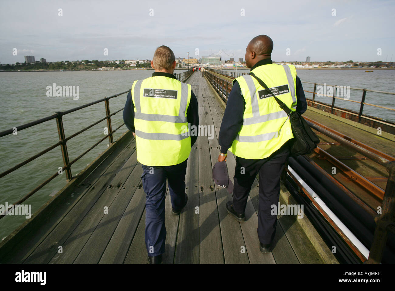 Immigration officers uk hi-res stock photography and images - Alamy