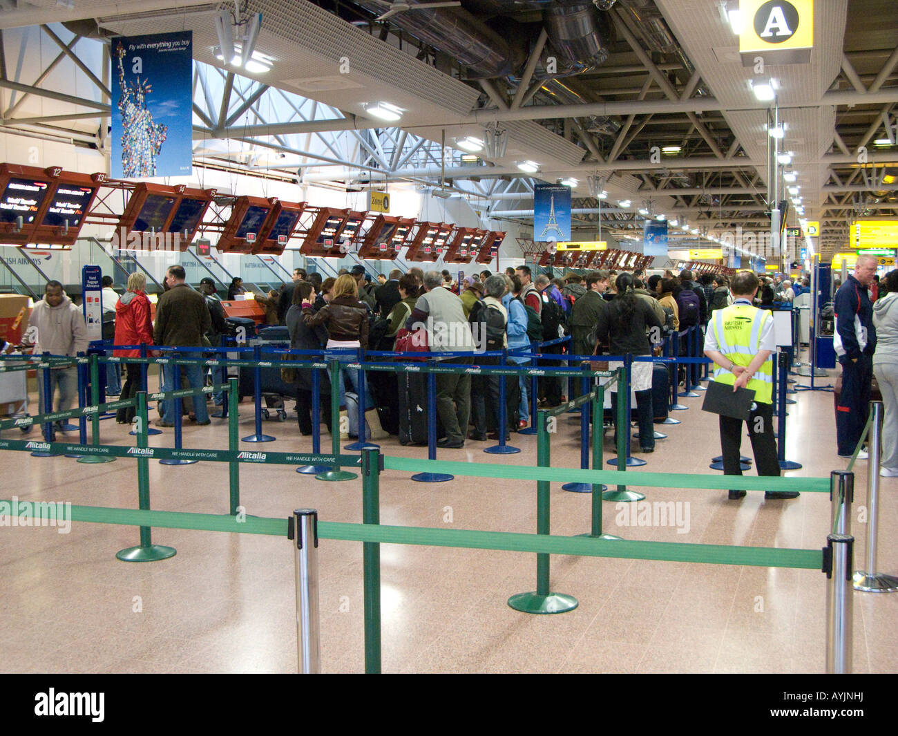 Passenger queues, Heathrow Airport Stock Photo - Alamy Passenger queues, Heathrow Airport Stock Photo - Alamy