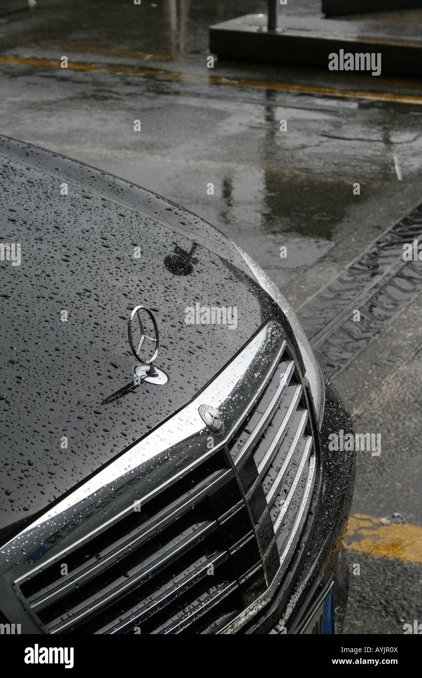 black mercedes car in rain Stock Photo - Alamy