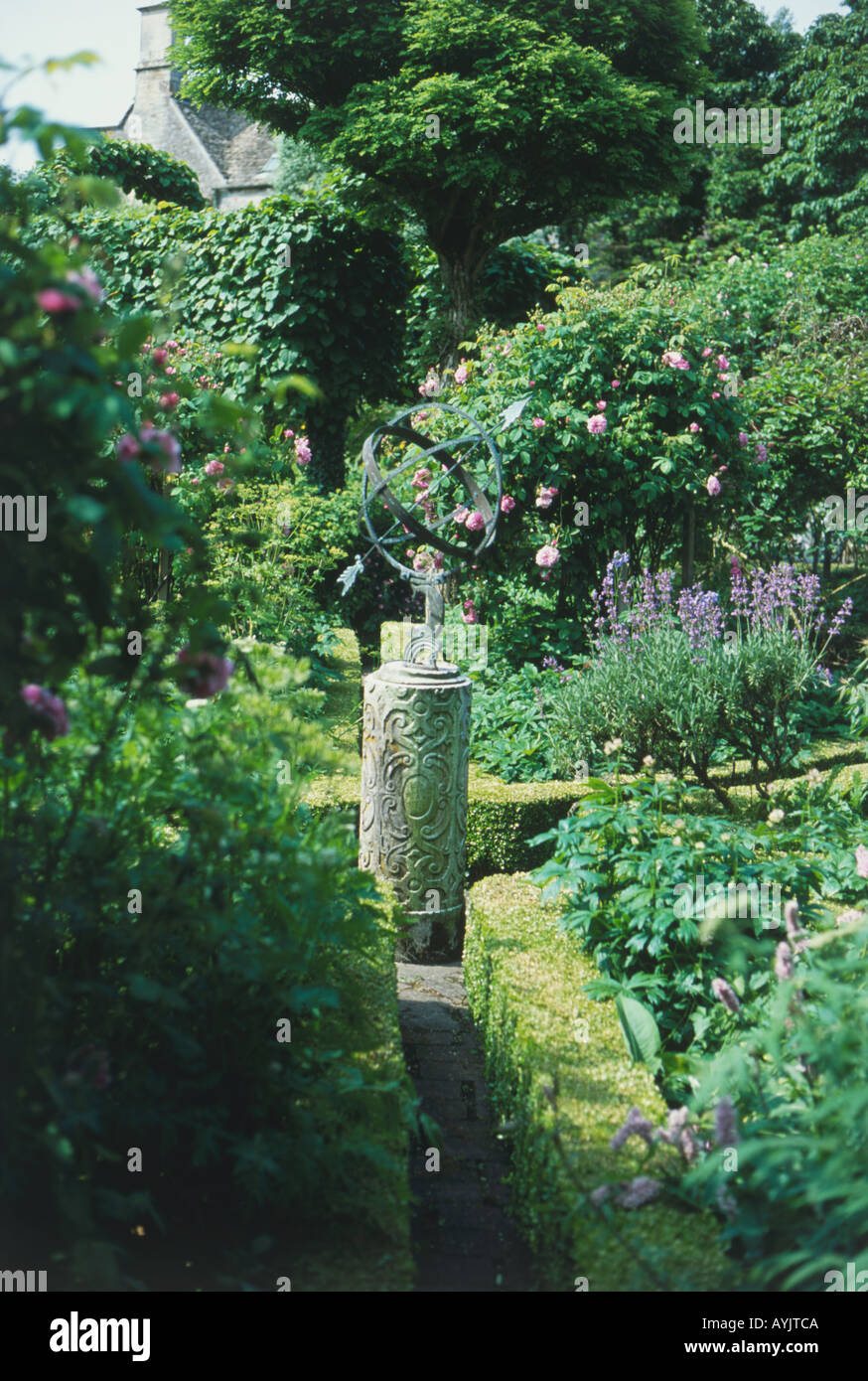 Informal hedges hi-res stock photography and images - Alamy