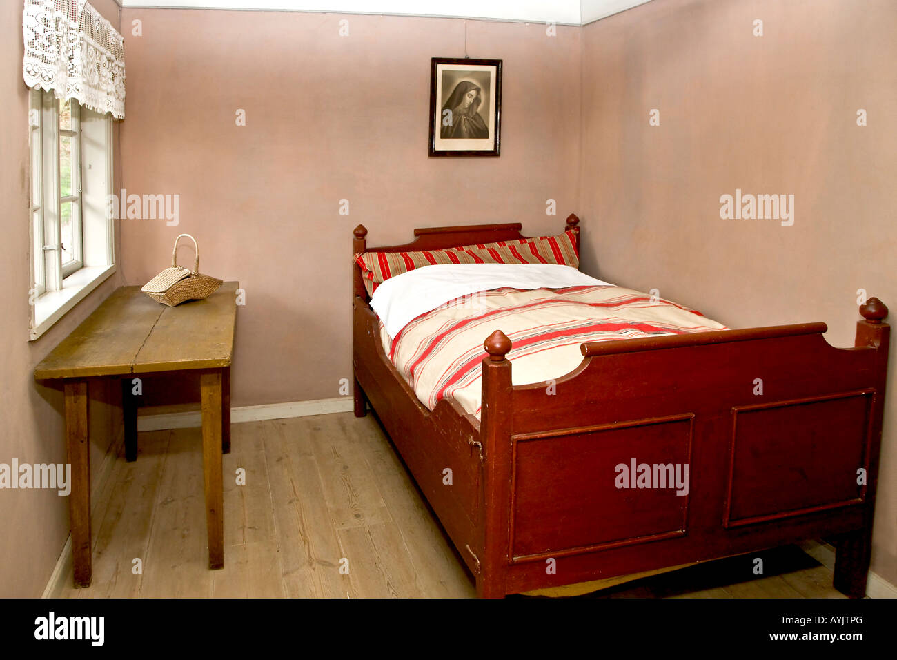 Vintage bedroom hi-res stock photography and images - Alamy