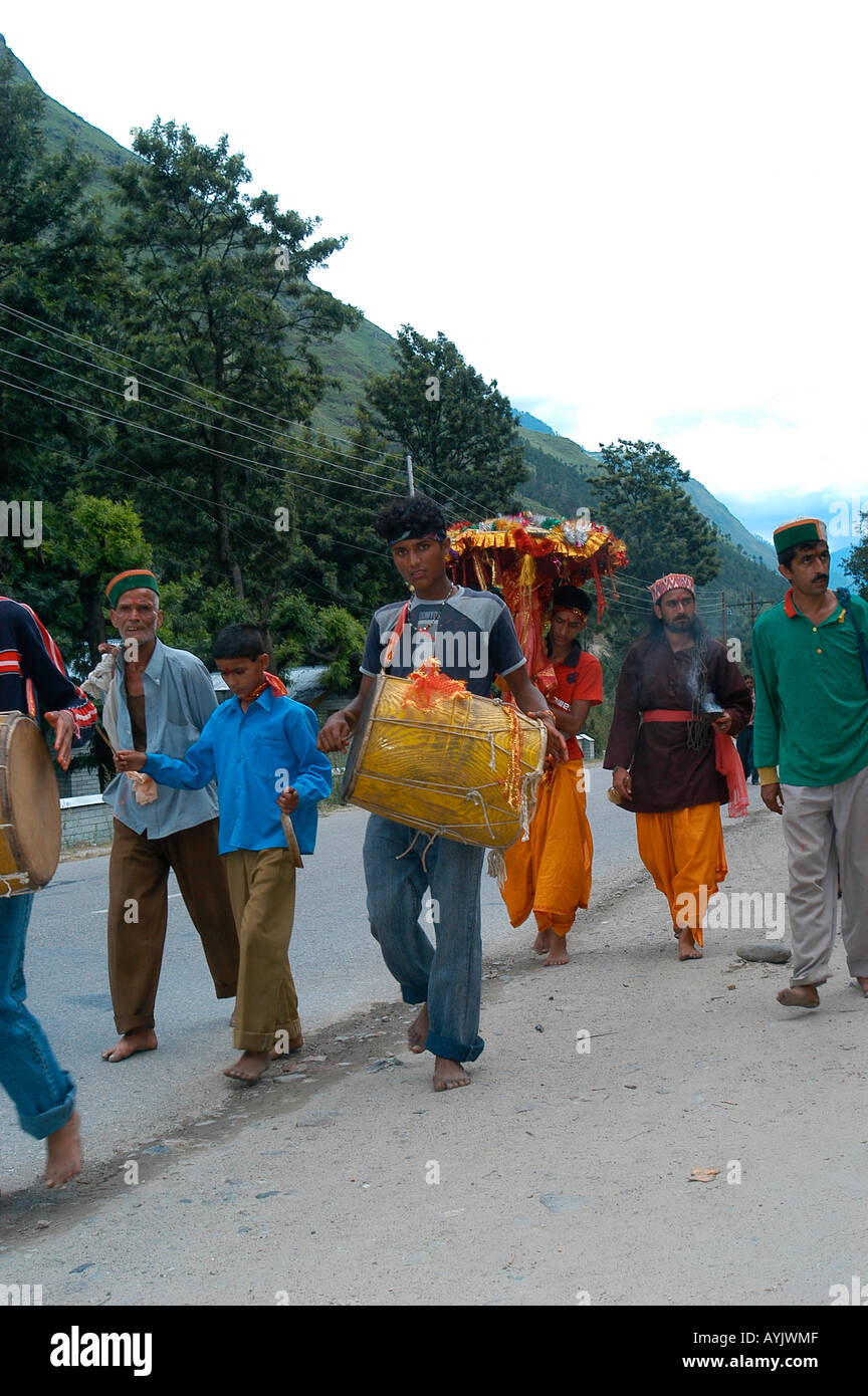 Kullu women hi-res stock photography and images - Alamy