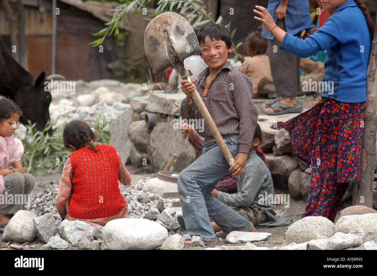 Child labor india rock hi-res stock photography and images - Alamy
