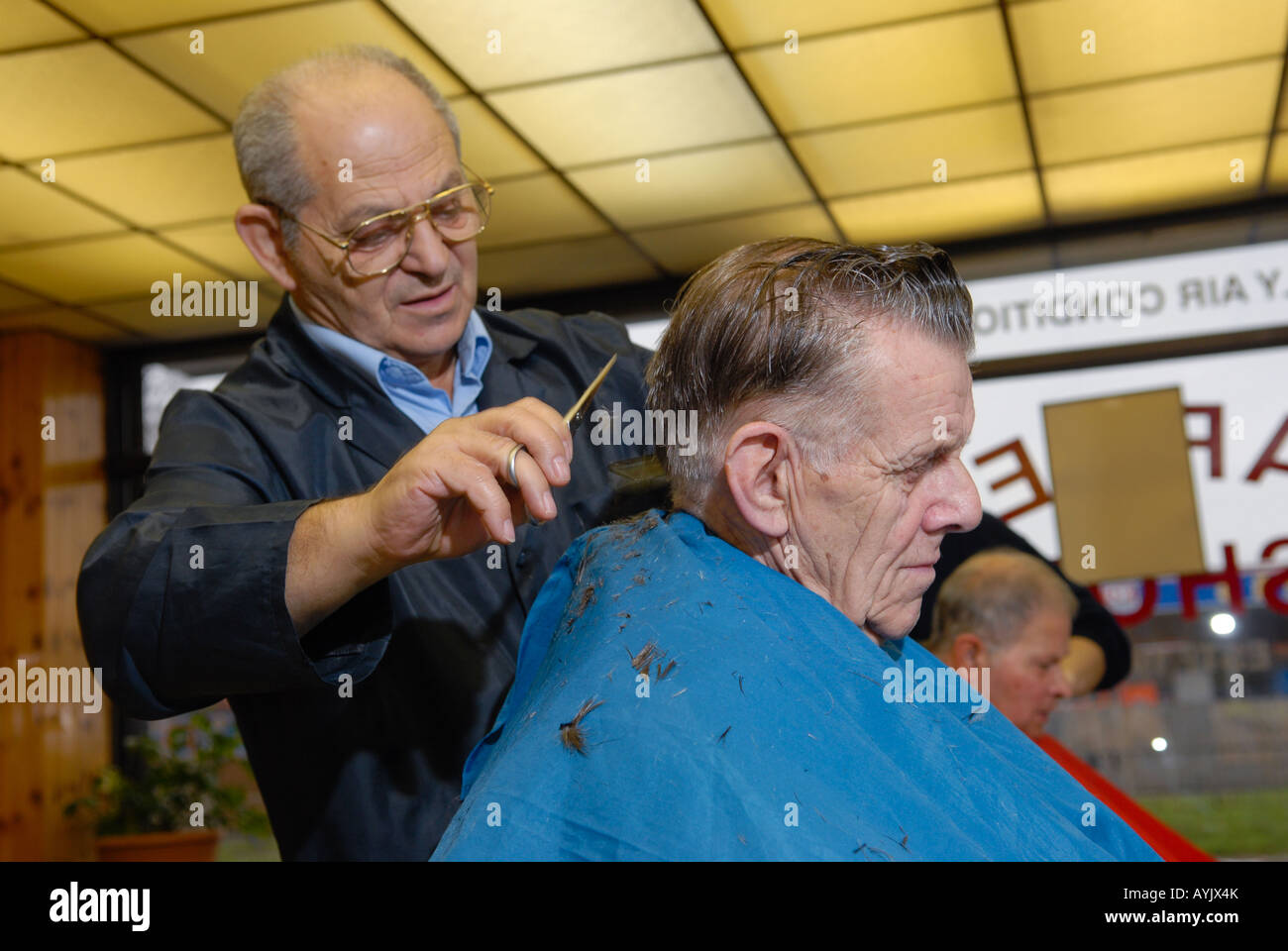 gents haircut at barbers Stock Photo - Alamy