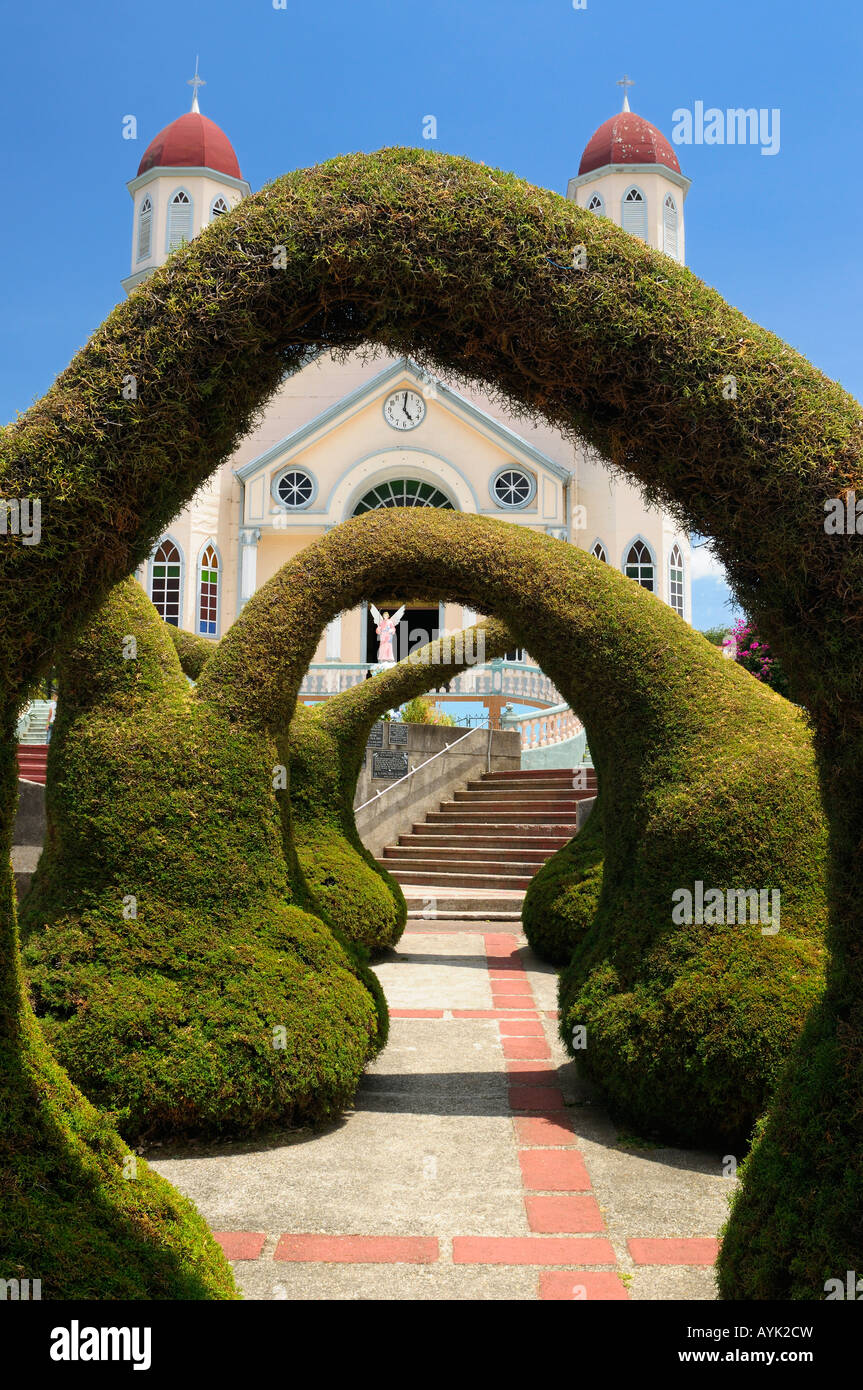 Topiary garden archways in Zarcero Francisco Alvardo Park Costa Rica ...