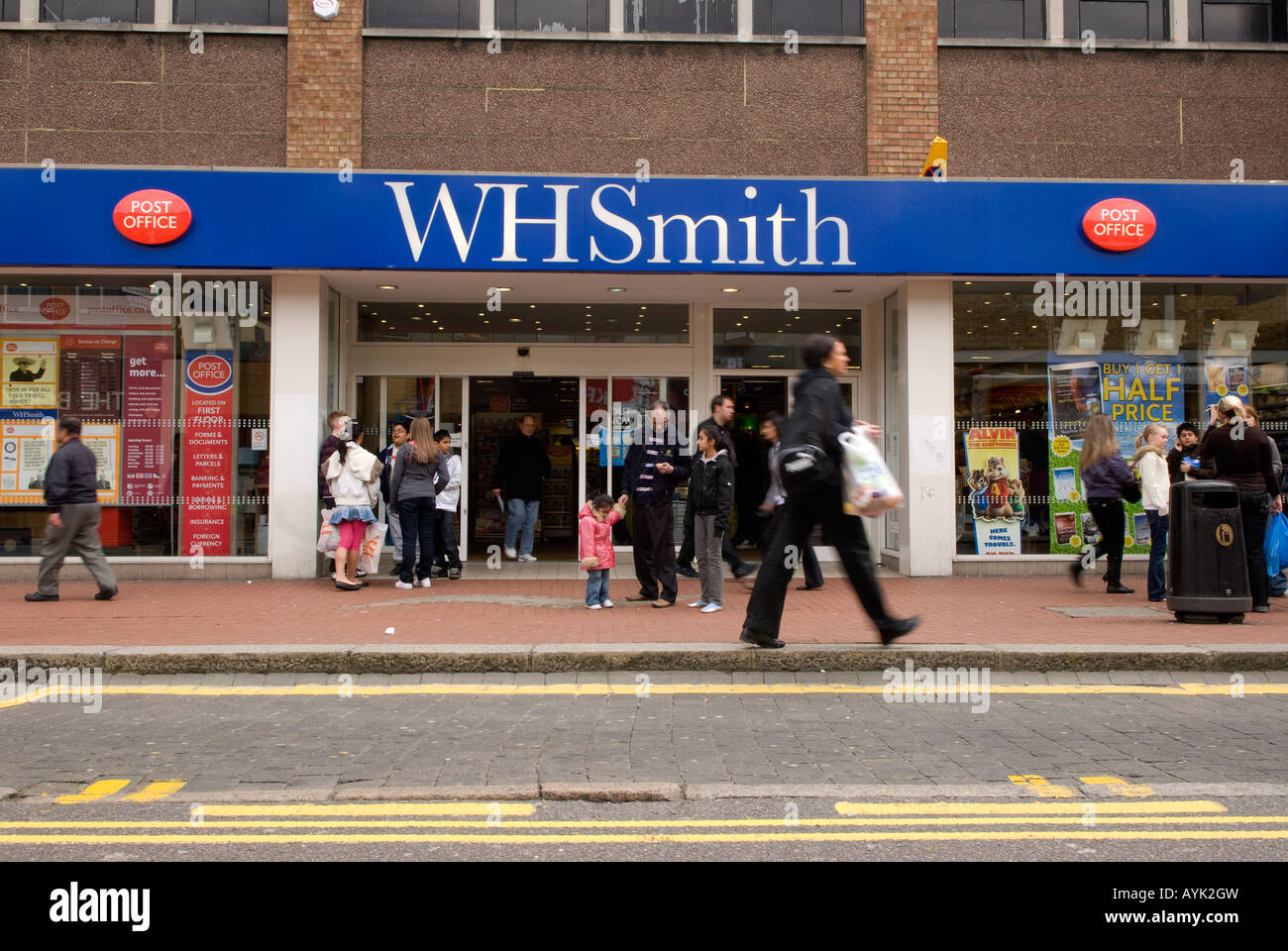 Wh smith store hi-res stock photography and images - Alamy