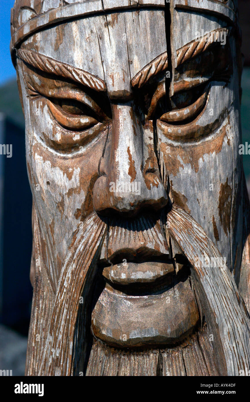 Alaska carving wood hi-res stock photography and images - Alamy