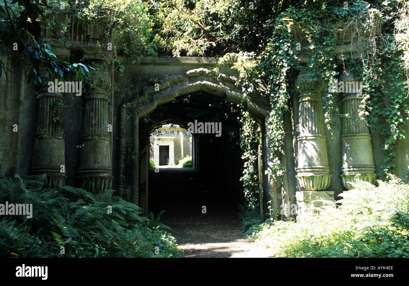 Highgate cemetery egyptian avenue hi-res stock photography and images ...