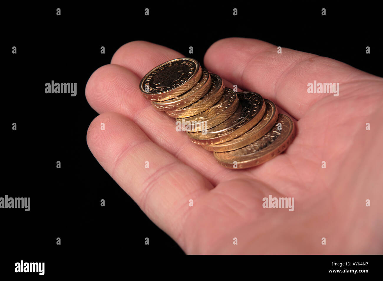 Handing over change Stock Photo - Alamy
