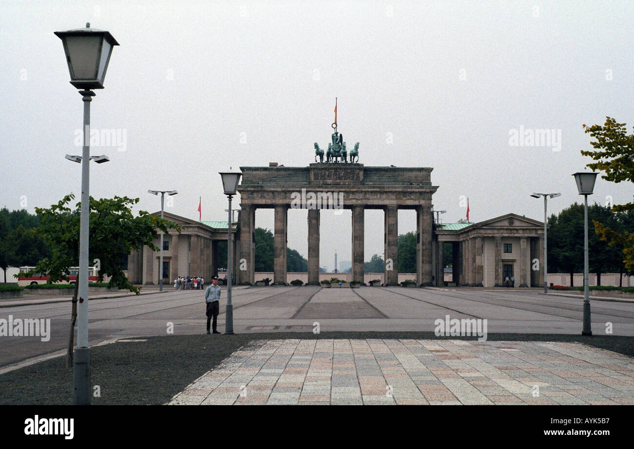 Berlin gate flag hi-res stock photography and images - Alamy