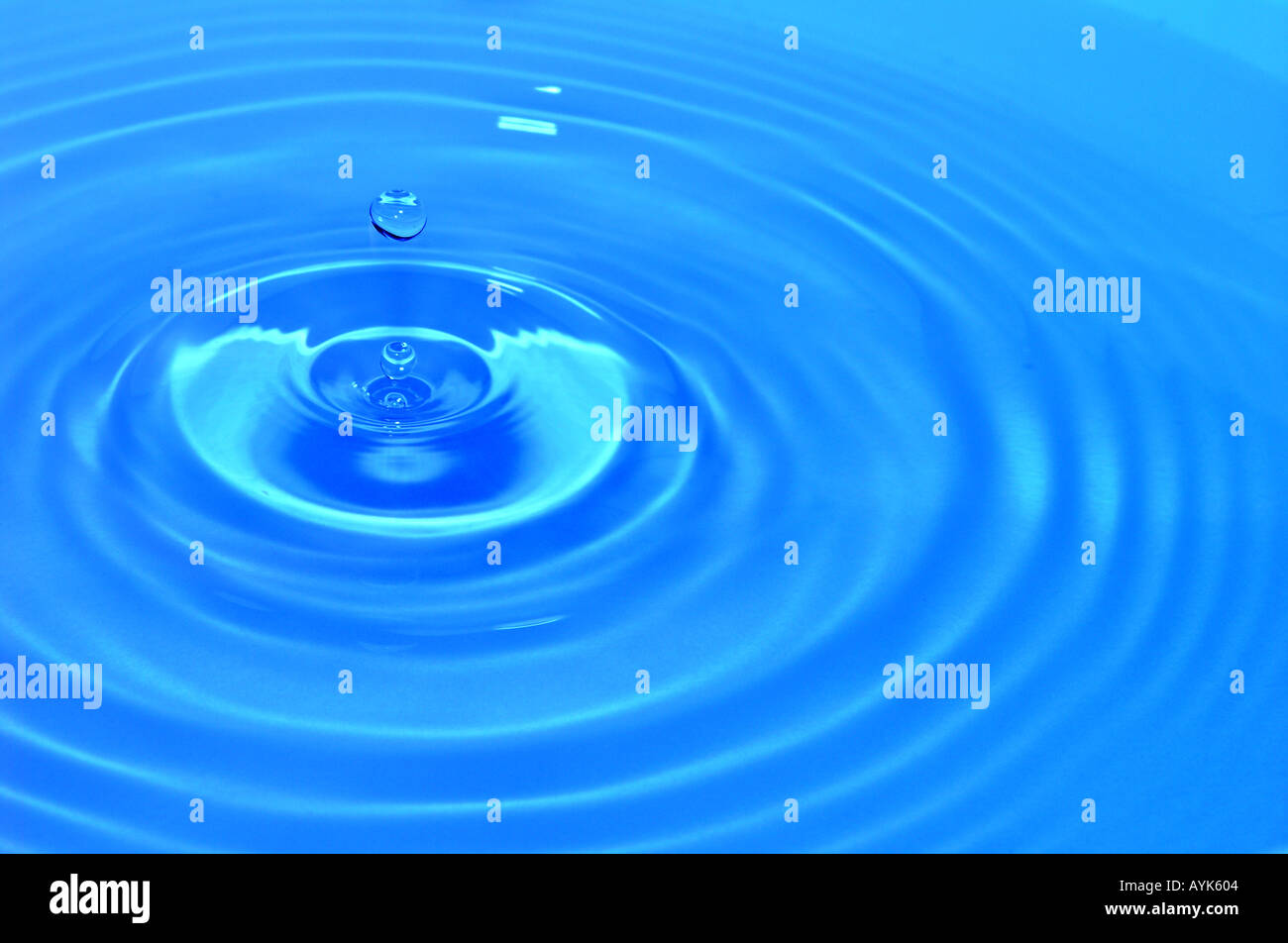 Teal blue water hi-res stock photography and images - Alamy