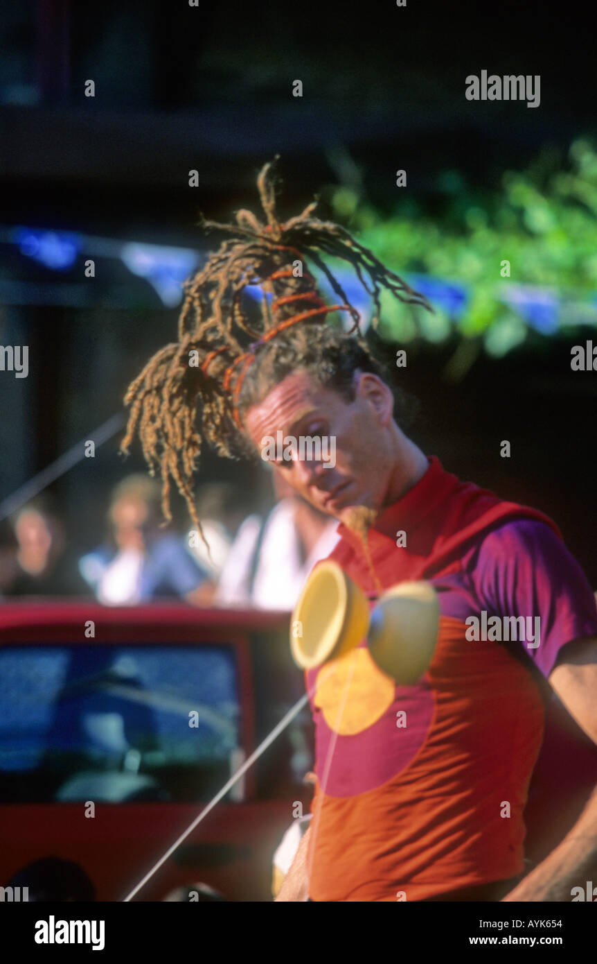 Juggler performing for kids hi-res stock photography and images - Alamy
