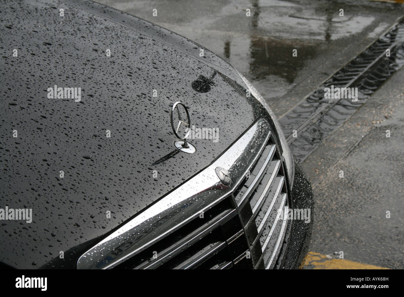 black mercedes car in rain Stock Photo - Alamy