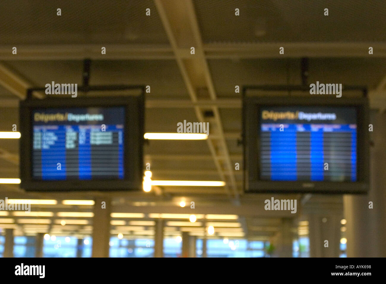 Airport large monitor hi-res stock photography and images - Alamy