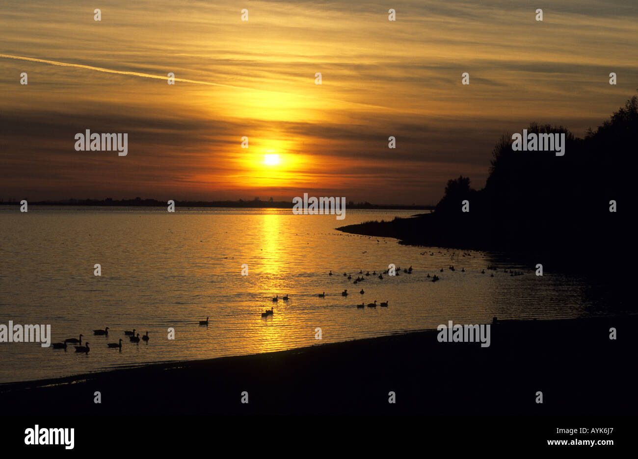 Sunset warwickshire reservoir hi-res stock photography and images - Alamy