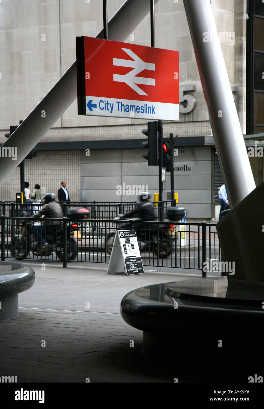 City thameslink hi-res stock photography and images - Alamy