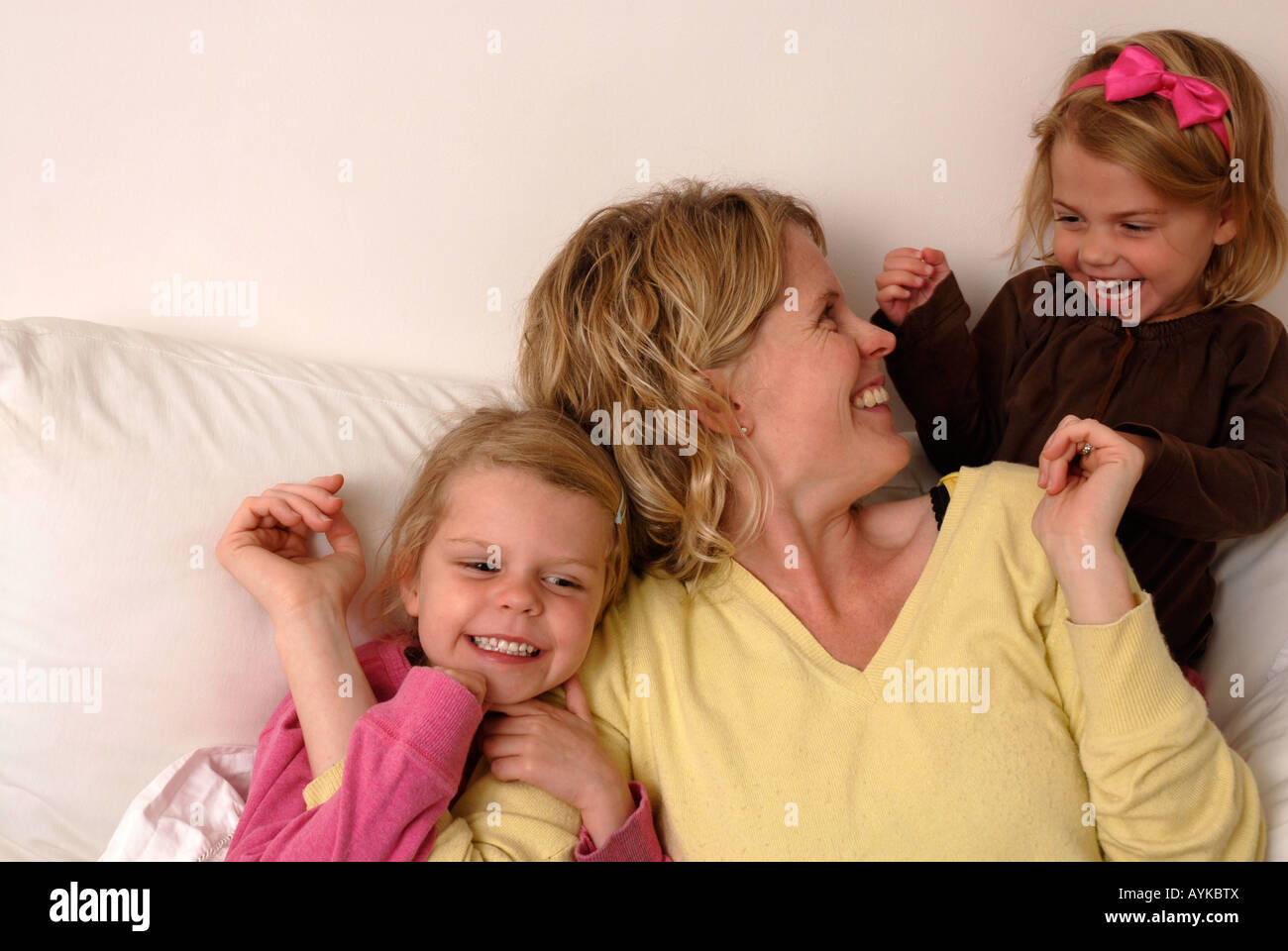 Mother daughters on sofa hi-res stock photography and images - Alamy