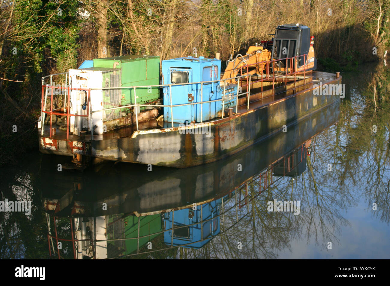 English relic boat hi-res stock photography and images - Alamy