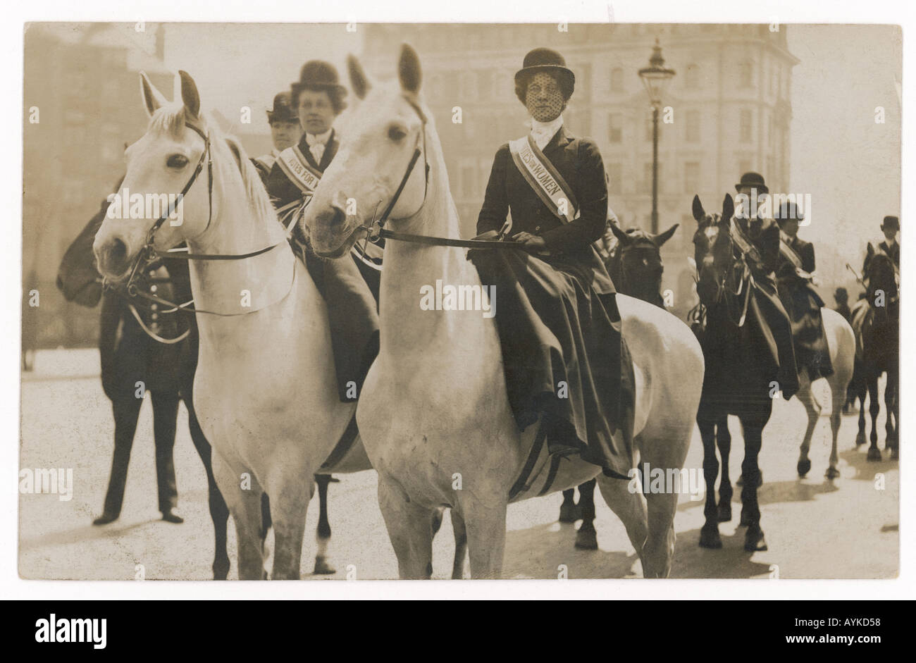 Women mounted hi-res stock photography and images - Alamy