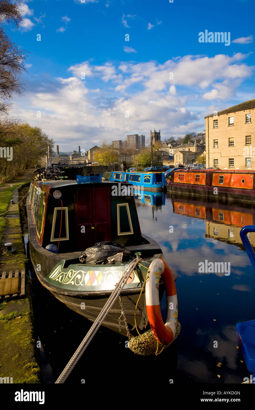 Halifax england canal hi-res stock photography and images - Alamy