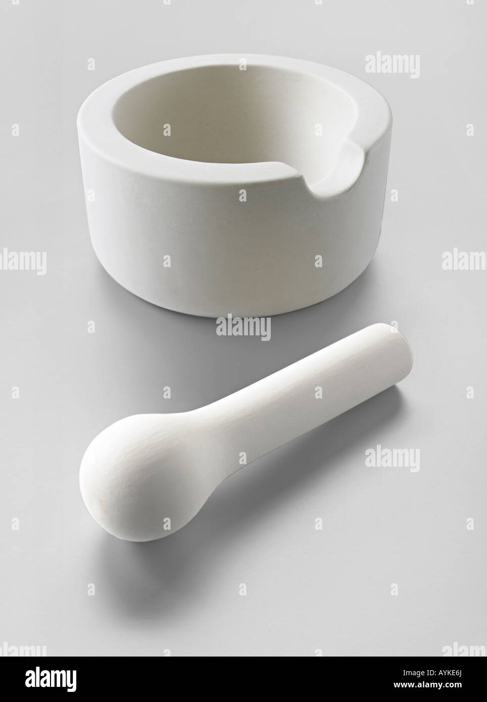 white ceramic pestle and mortar Stock Photo - Alamy