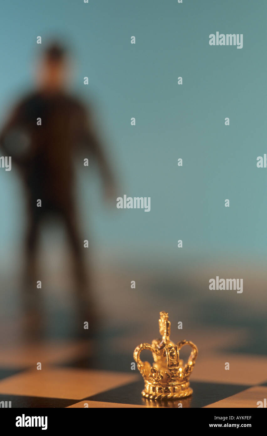 Kings crown on chess board Stock Photo - Alamy
