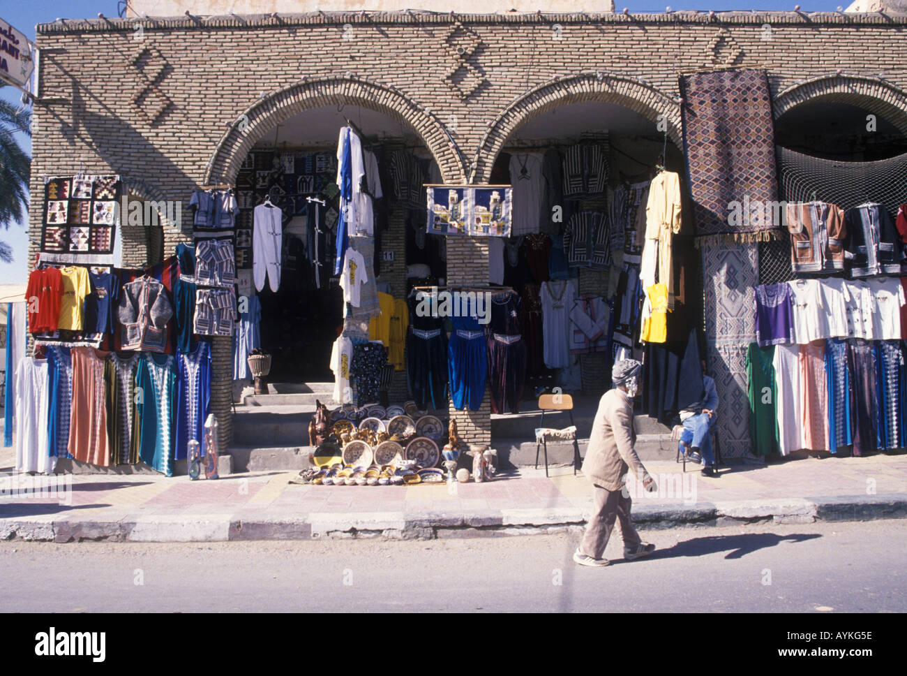 Tozeur market hi-res stock photography and images - Alamy