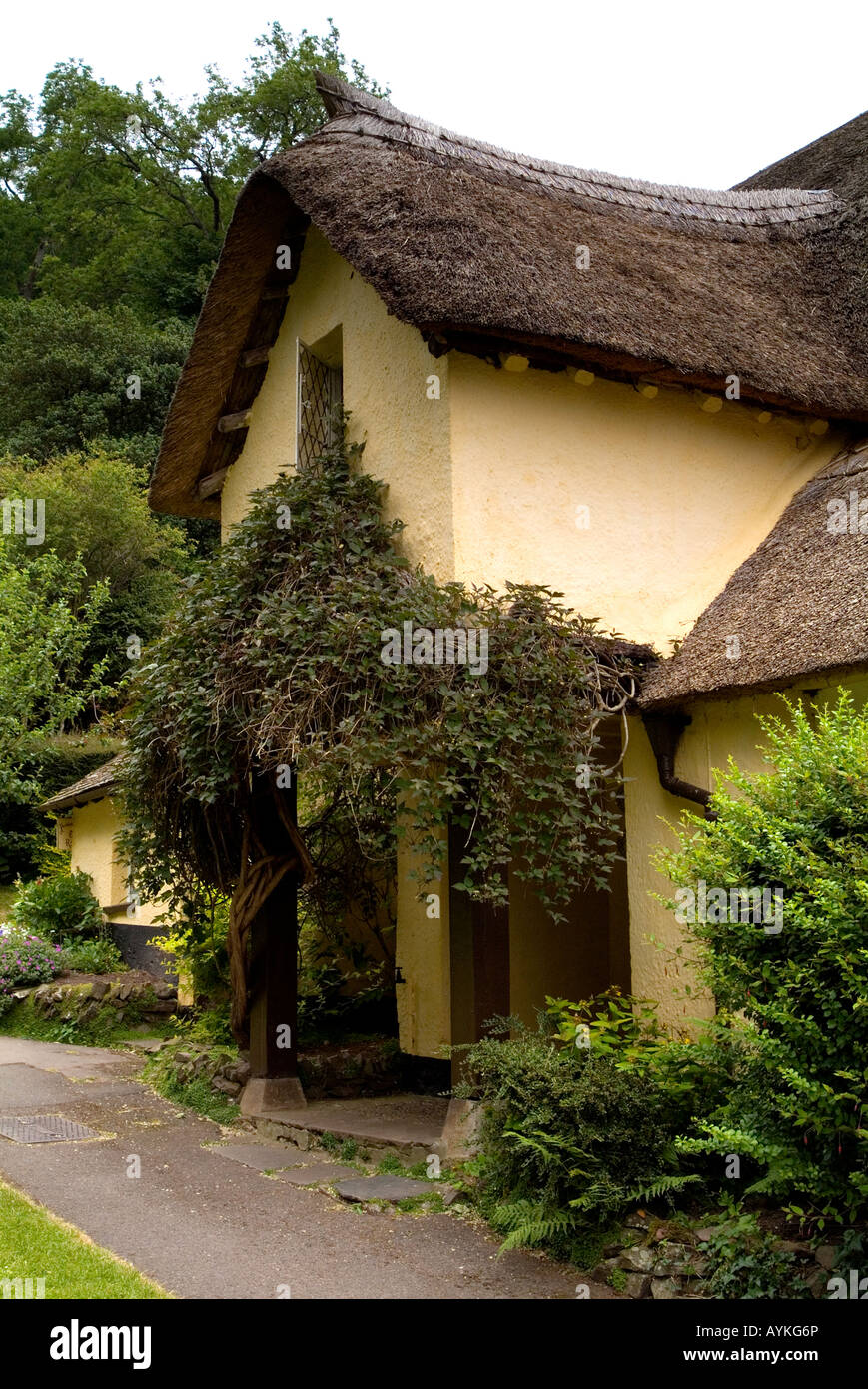 A thatched house hi-res stock photography and images - Alamy
