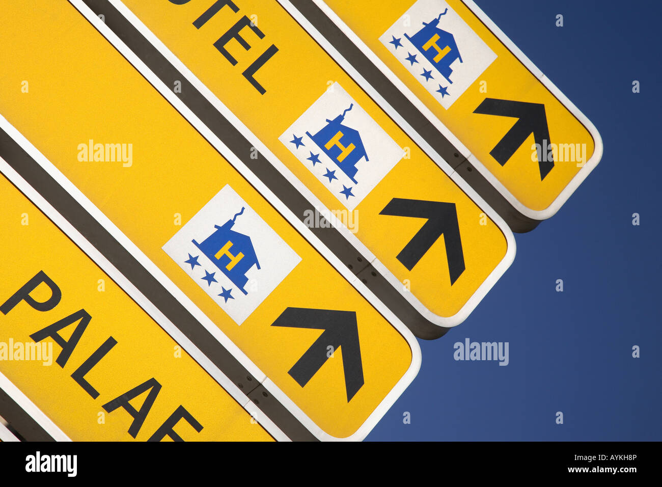 Hotel direction sign hi-res stock photography and images - Alamy