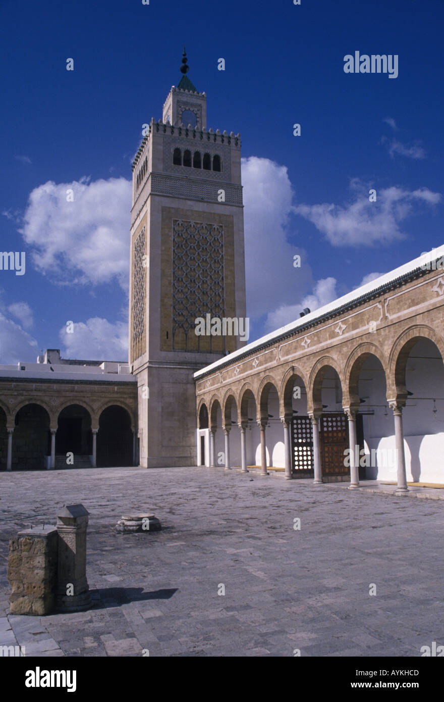 The great mosque tunis hi-res stock photography and images - Alamy