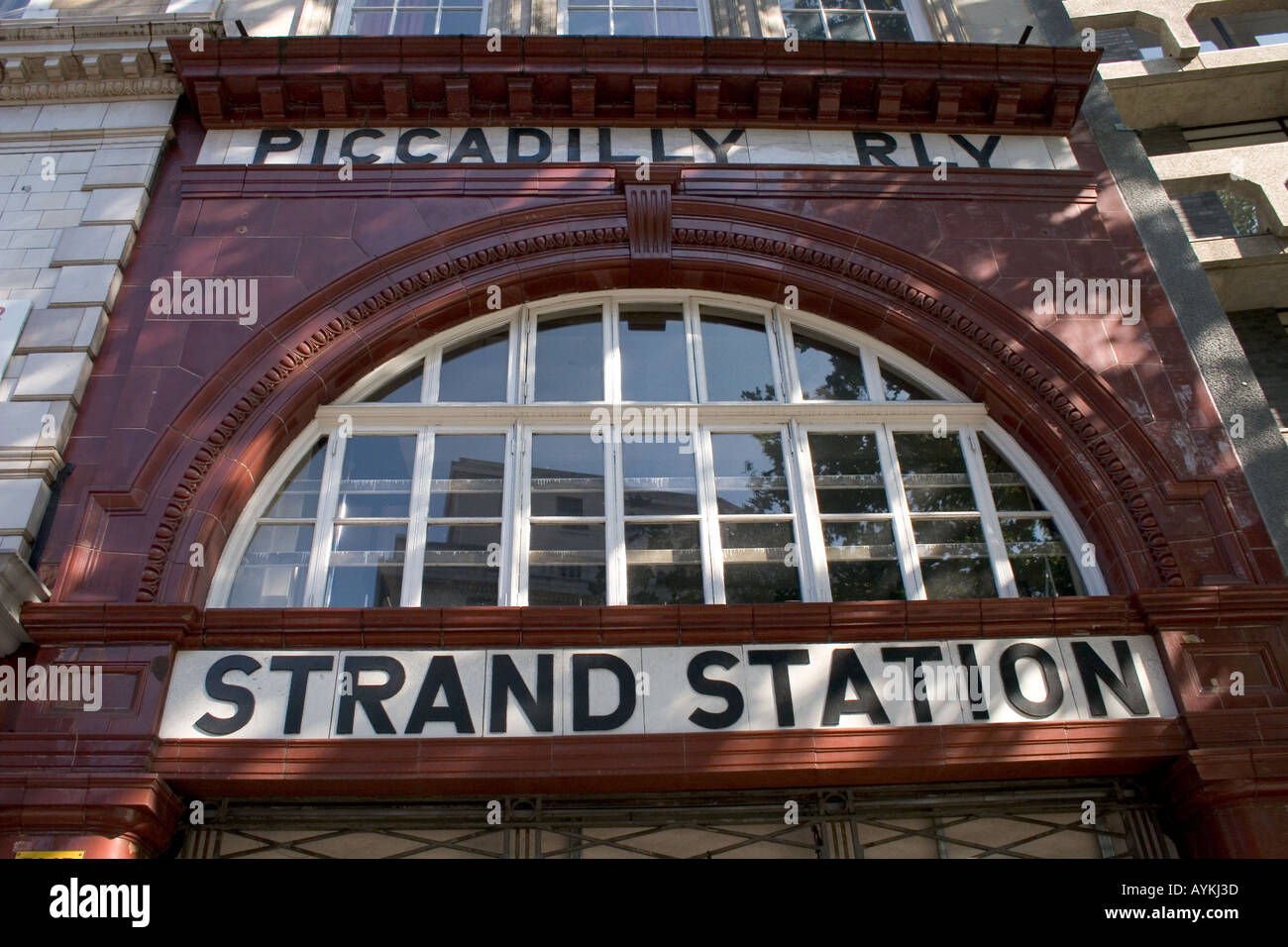 London underground strand station hi-res stock photography and images ...