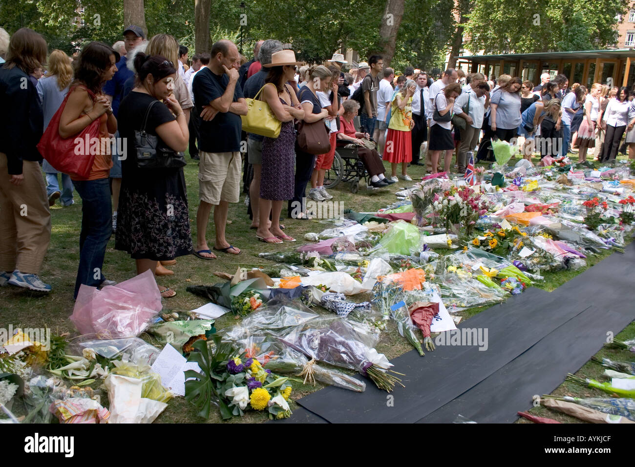 2005 london bombing memorial hi-res stock photography and images - Alamy