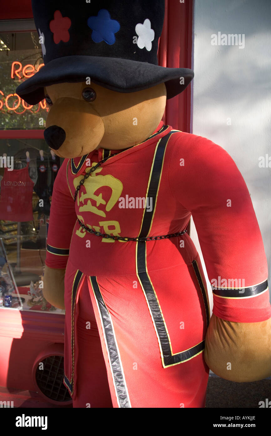 Beefeater bear hi-res stock photography and images - Alamy