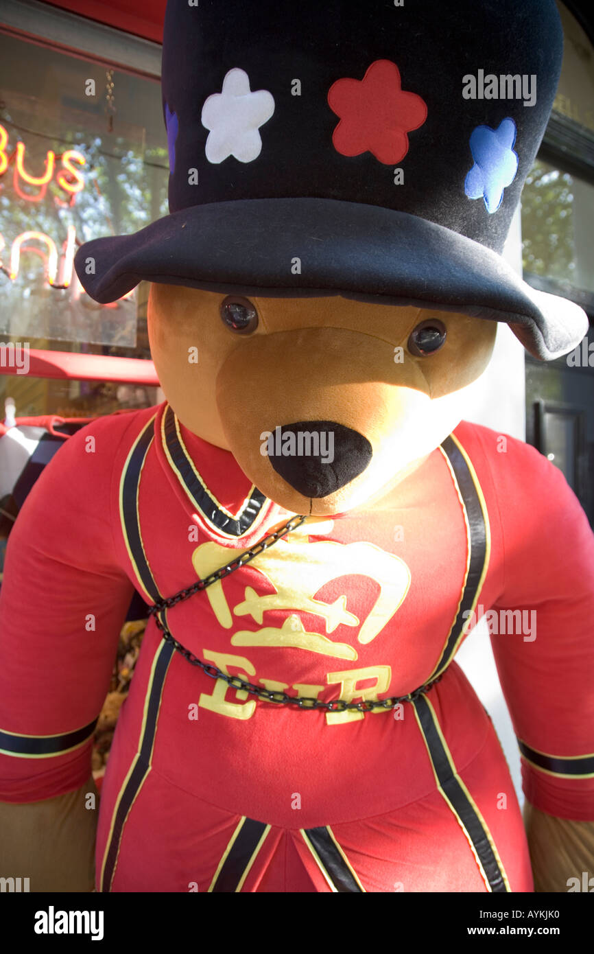 Souvenir bear london hi-res stock photography and images - Alamy