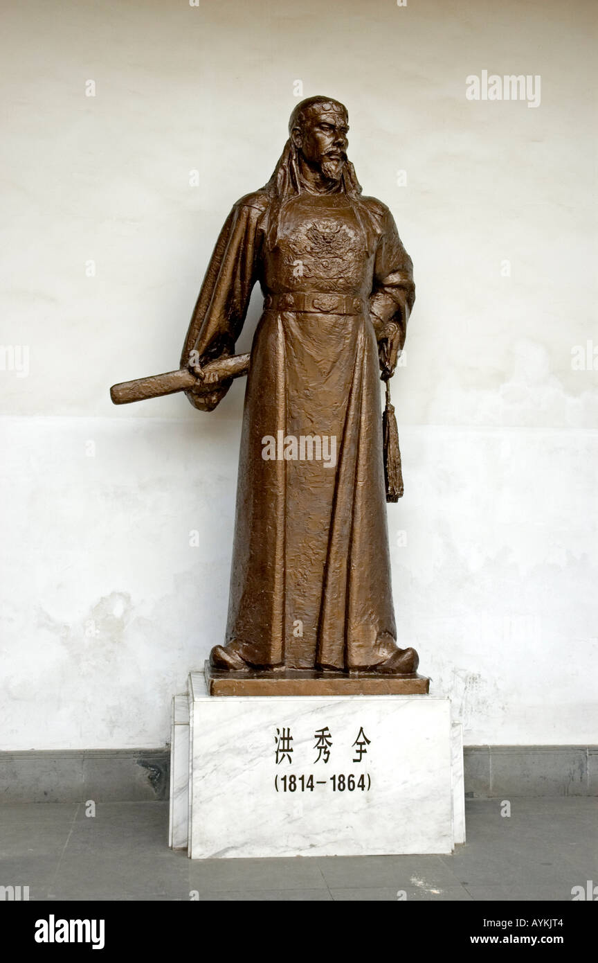 Bronze statue of a Chinese emperor or warlord in the Palace of Chiang ...