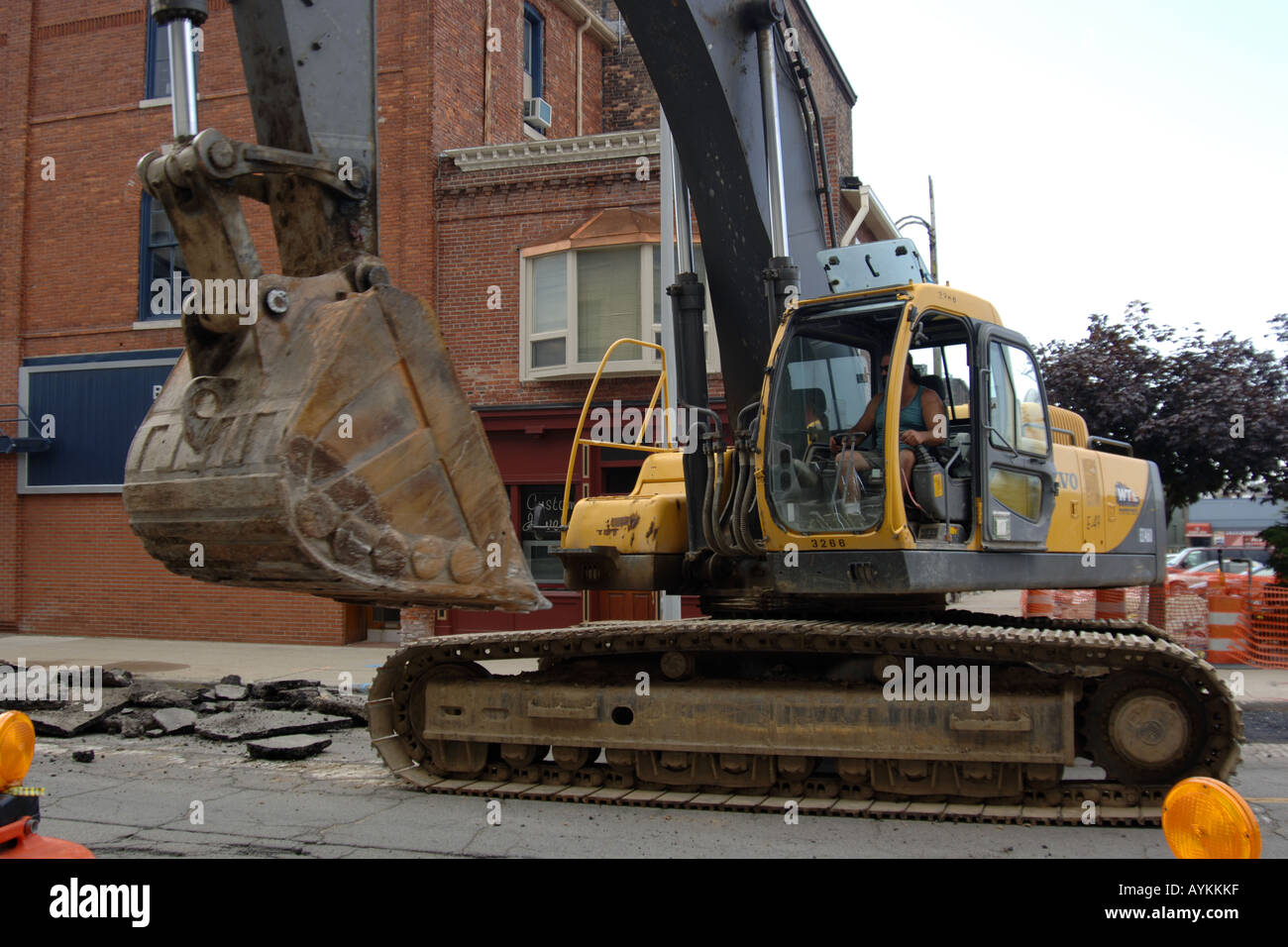 A tracked vehicle excavating machine Stock Photo - Alamy