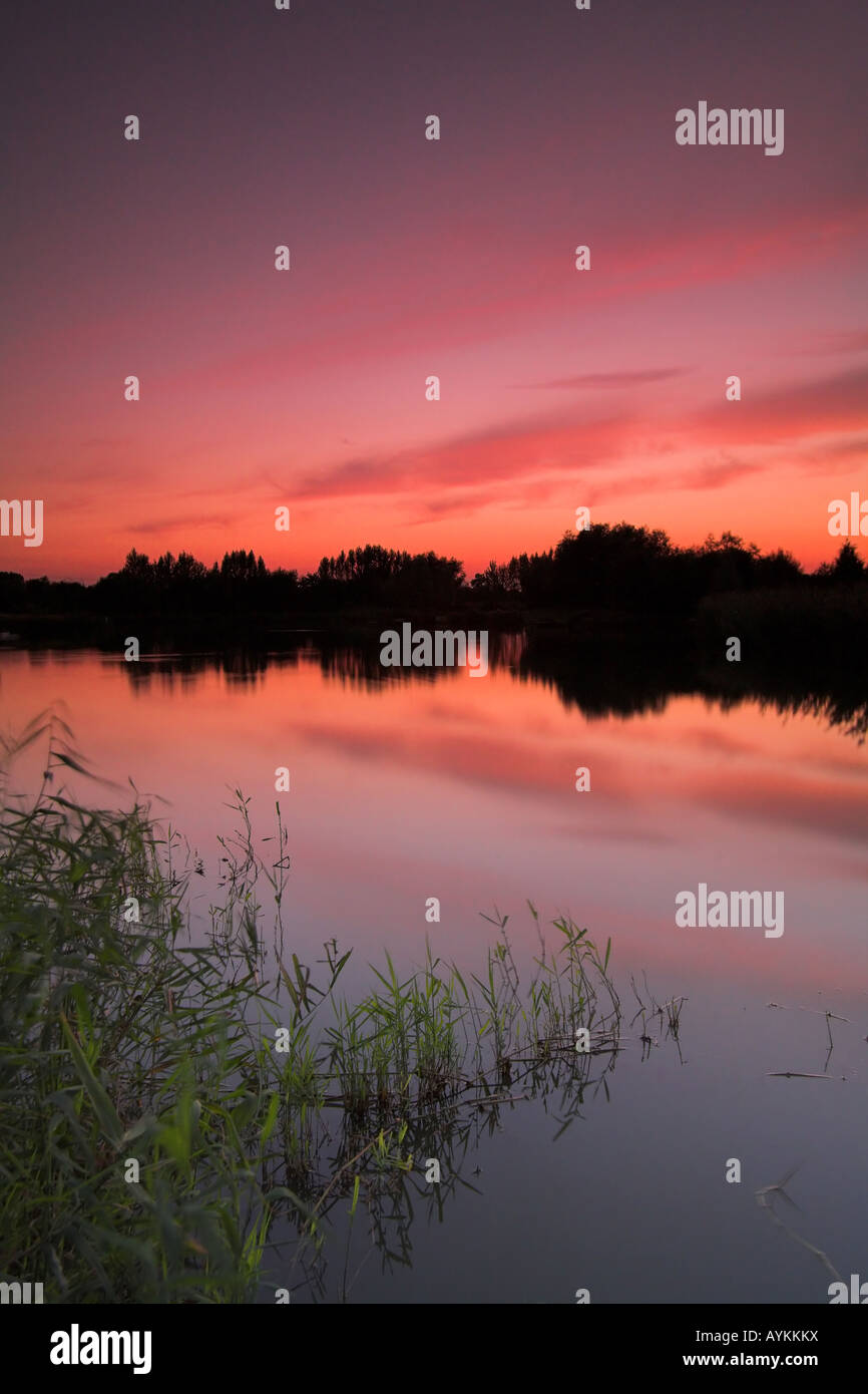 Red sunset over molden hill park Swindon Stock Photo - Alamy