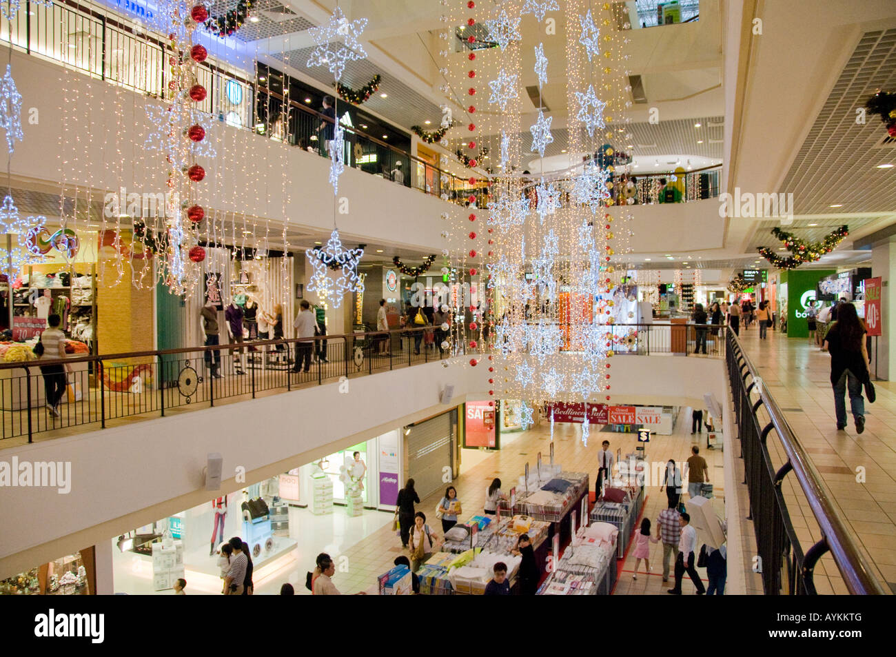Multi story shopping mall atrium new hi-res stock photography and ...