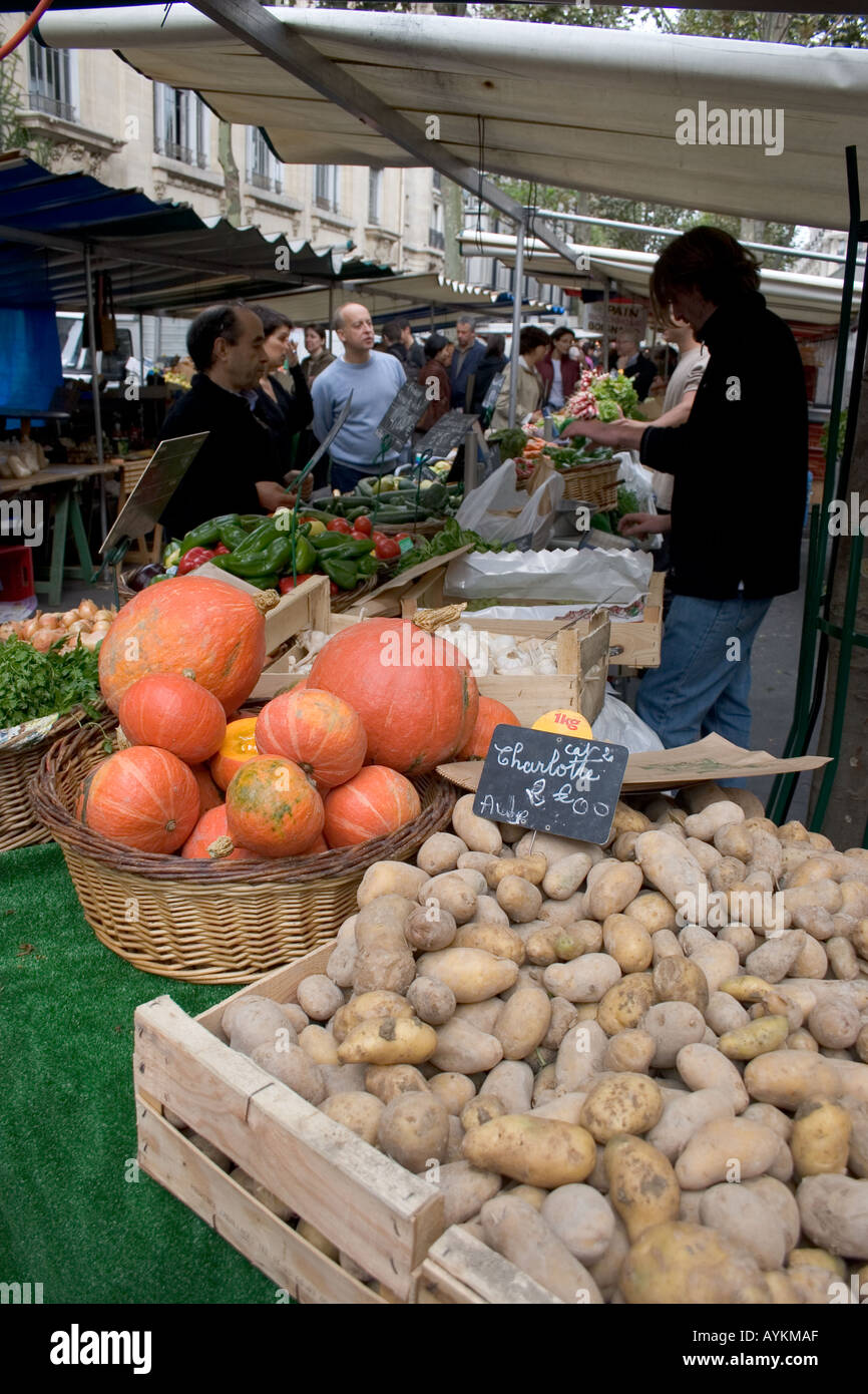 Marche biologique hi-res stock photography and images - Alamy