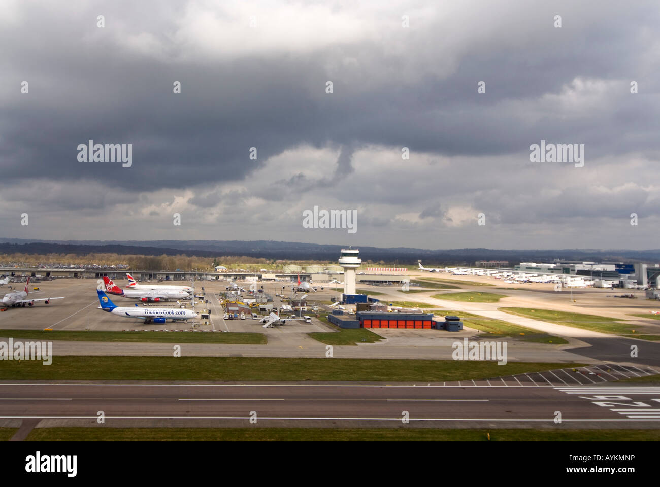 Gatwick airport aerial hi-res stock photography and images - Alamy
