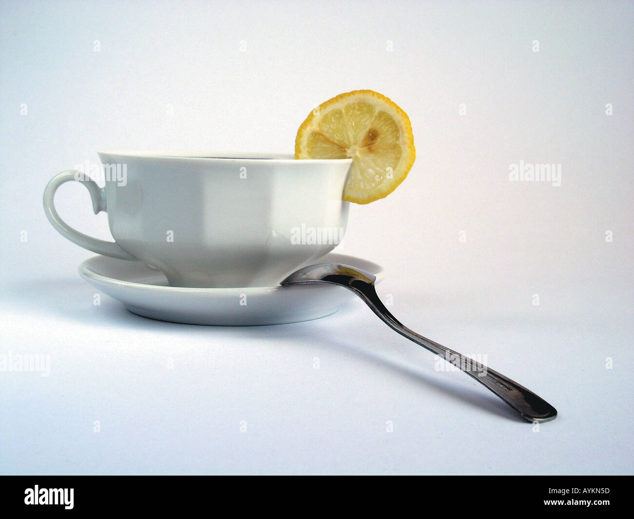 Tee mit Zitrone Stock Photo - Alamy