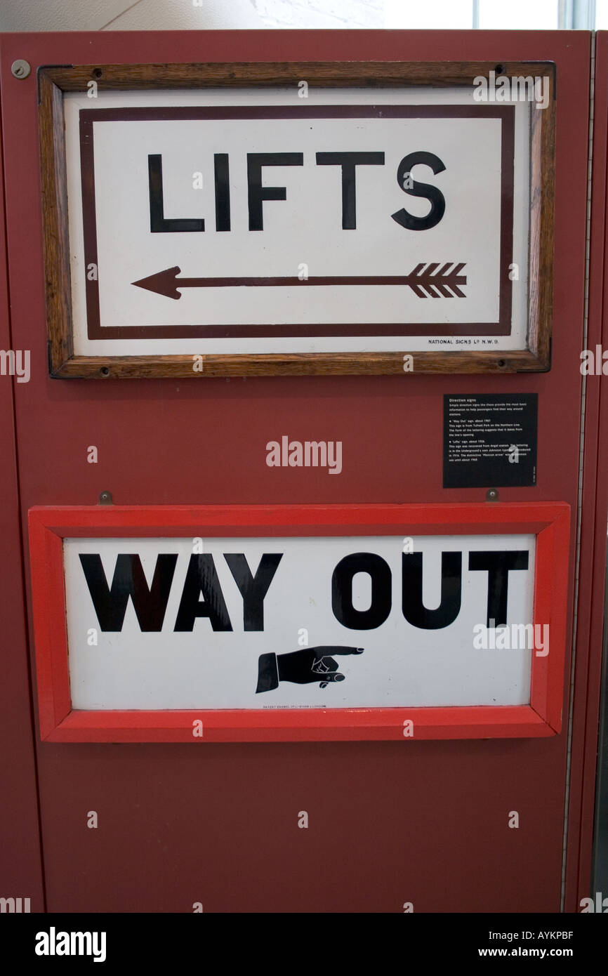 Vintage travel signs hi-res stock photography and images - Alamy