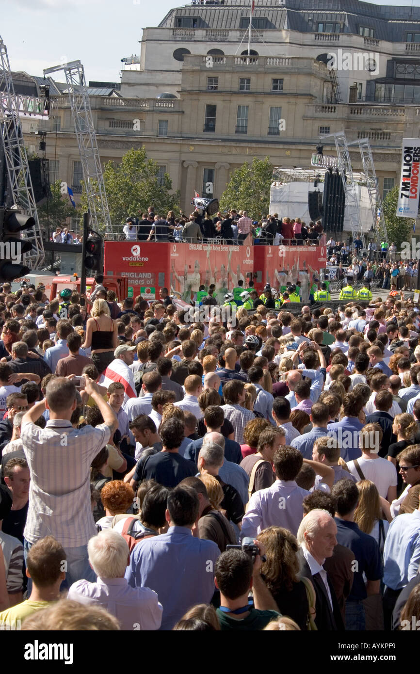 Crowd jubilation hi-res stock photography and images - Alamy